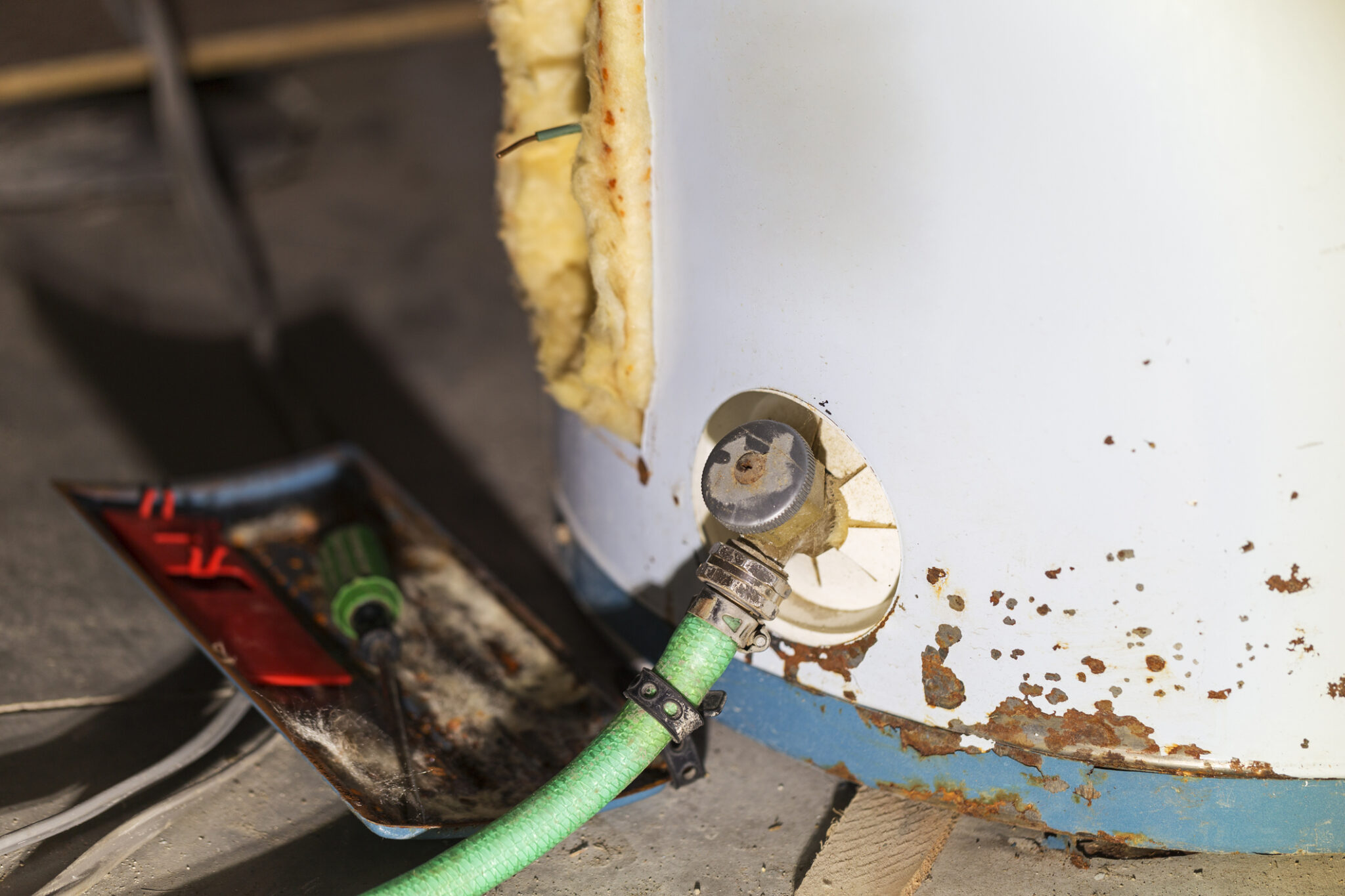 7 Warning Signs Your Water Heater Is About to Fail - 1st Choice ...
